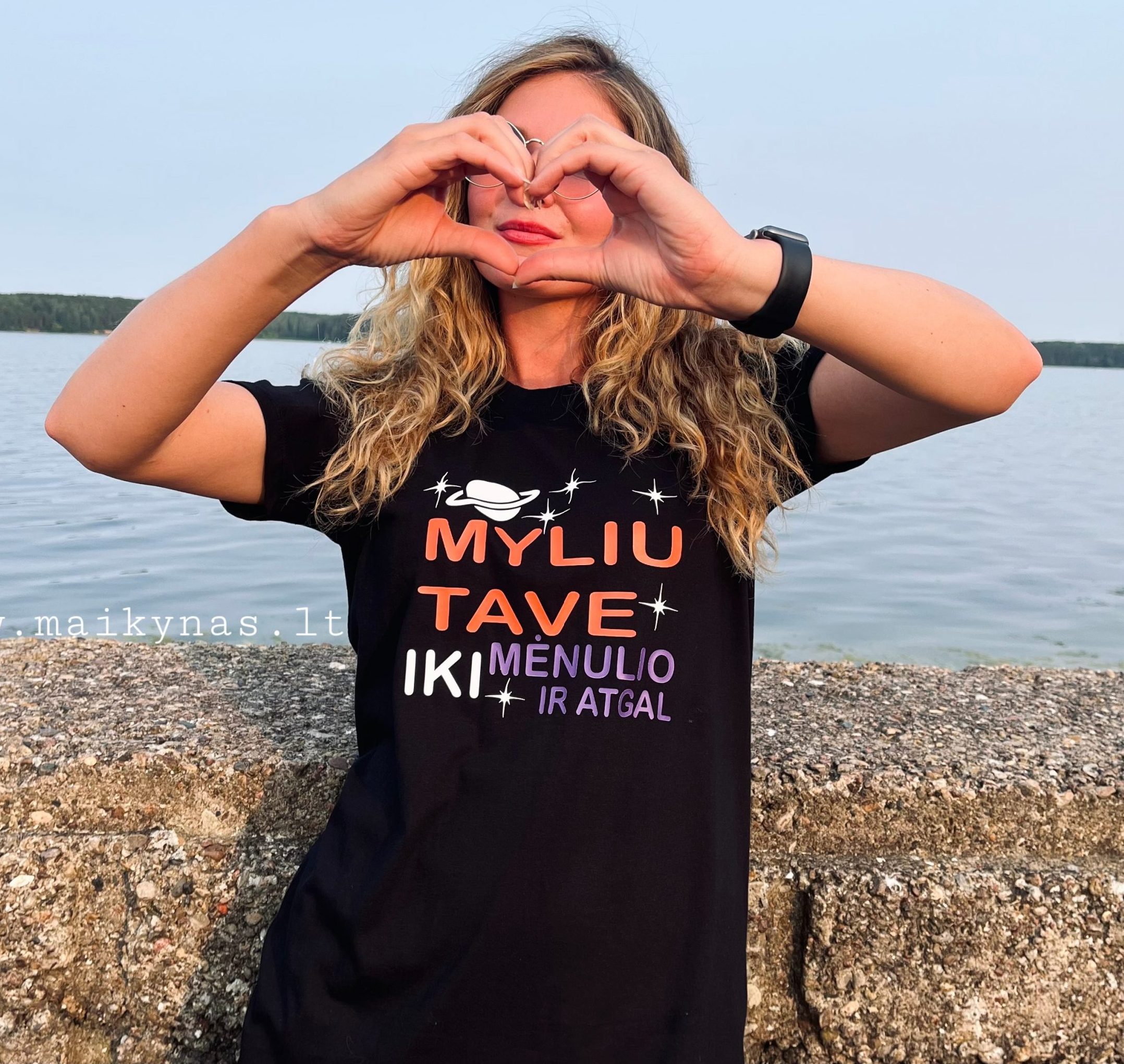 Myliu tave iki mėnulio ir atgal marškinėliai ⋆ www.maikynas.lt
